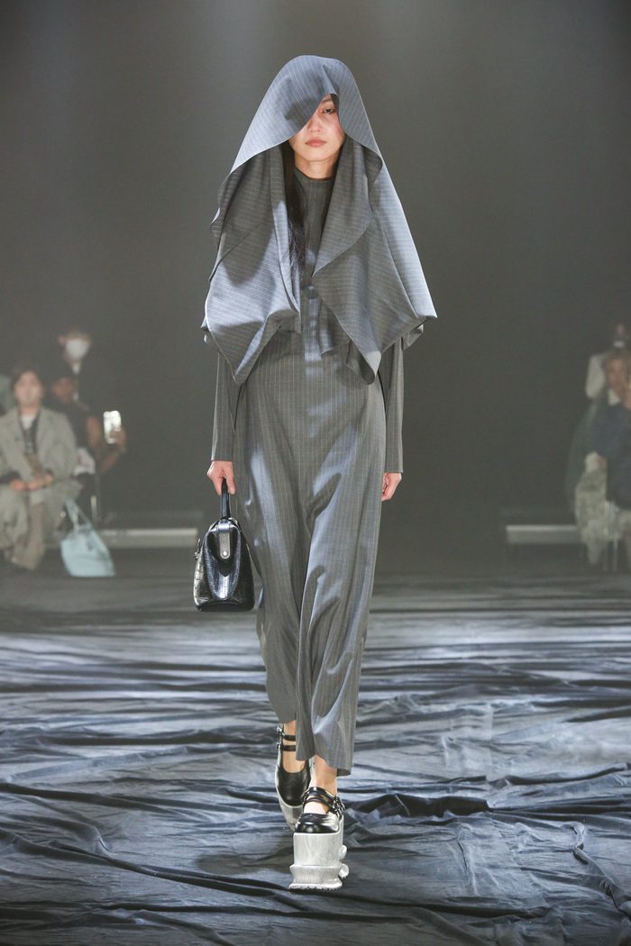 アキコアオキ（AKIKOAOKI）2023／2024年秋冬コレクション〇Rakuten Fashion Week TOKYO 2023 A/W | zoom up collection