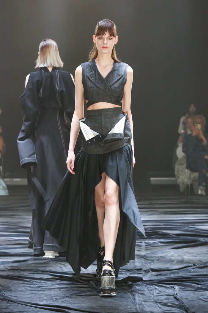 アキコアオキ（AKIKOAOKI）2023／2024年秋冬コレクション〇Rakuten Fashion Week TOKYO 2023 A/W | zoom up collection