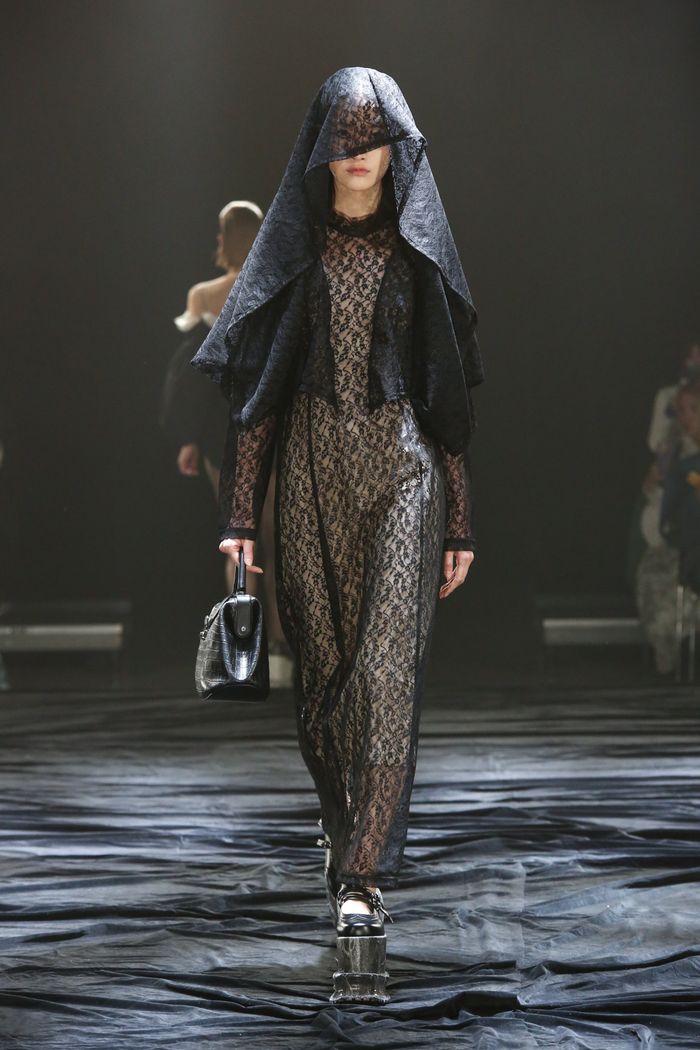 アキコアオキ（AKIKOAOKI）2023／2024年秋冬コレクション〇Rakuten Fashion Week TOKYO 2023 A/W | zoom up collection