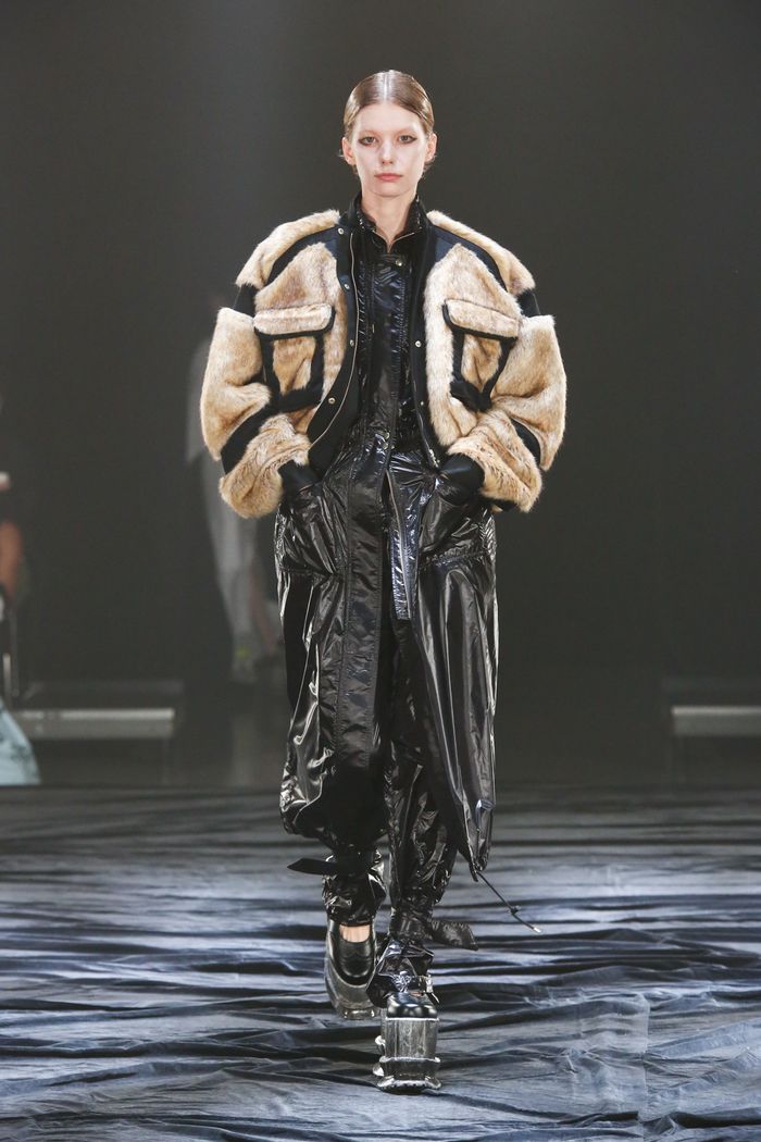 アキコアオキ（AKIKOAOKI）2023／2024年秋冬コレクション〇Rakuten Fashion Week TOKYO 2023 A/W | zoom up collection