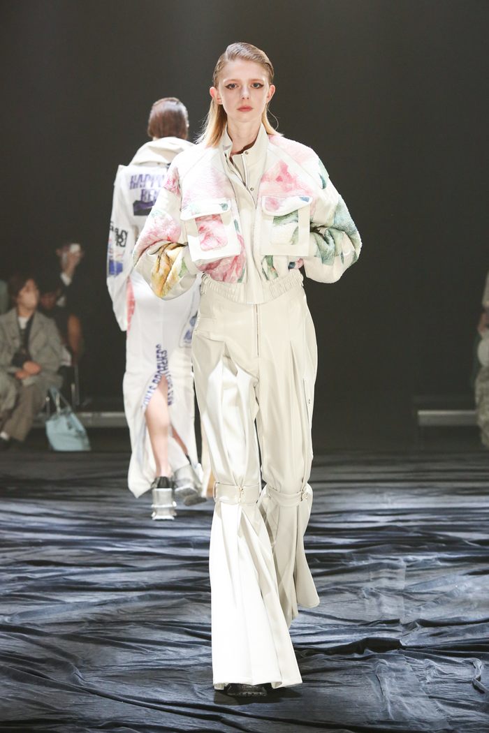 アキコアオキ（AKIKOAOKI）2023／2024年秋冬コレクション〇Rakuten Fashion Week TOKYO 2023 A/W | zoom up collection