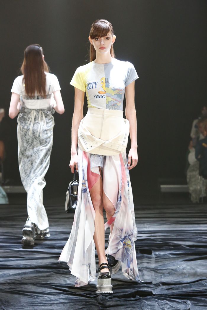 アキコアオキ（AKIKOAOKI）2023／2024年秋冬コレクション〇Rakuten Fashion Week TOKYO 2023 A/W | zoom up collection