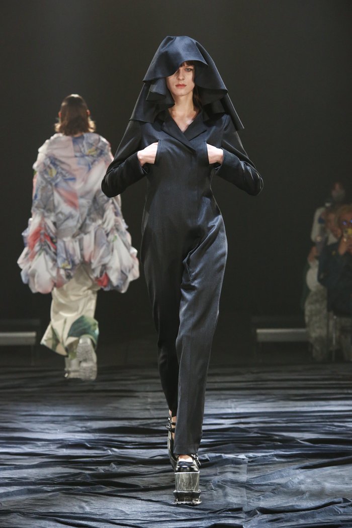 アキコアオキ（AKIKOAOKI）2023／2024年秋冬コレクション〇Rakuten Fashion Week TOKYO 2023 A/W | zoom up collection