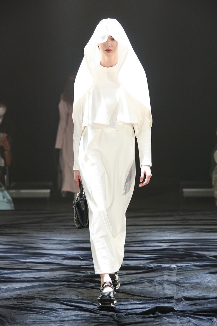 アキコアオキ（AKIKOAOKI）2023／2024年秋冬コレクション〇Rakuten Fashion Week TOKYO 2023 A/W | zoom up collection