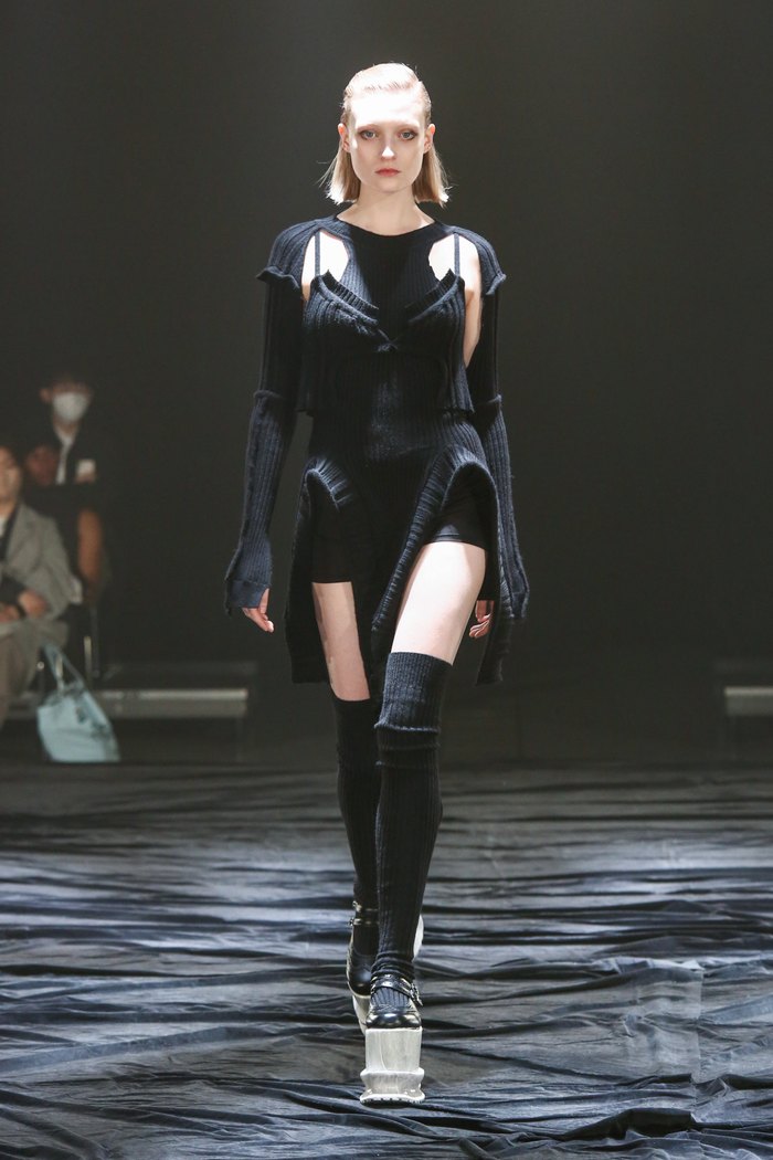 アキコアオキ（AKIKOAOKI）2023／2024年秋冬コレクション〇Rakuten Fashion Week TOKYO 2023 A/W | zoom up collection