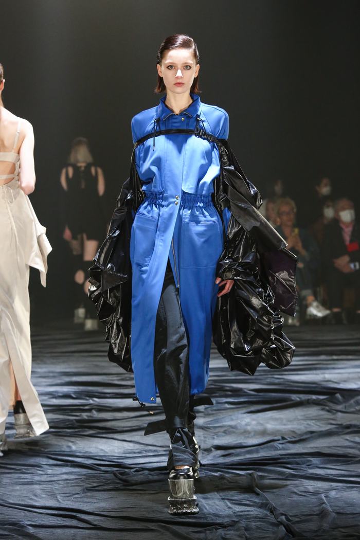 アキコアオキ（AKIKOAOKI）2023／2024年秋冬コレクション〇Rakuten Fashion Week TOKYO 2023 A/W | zoom up collection