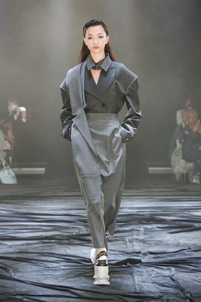 アキコアオキ（AKIKOAOKI）2023／2024年秋冬コレクション〇Rakuten Fashion Week TOKYO 2023 A/W | zoom up collection