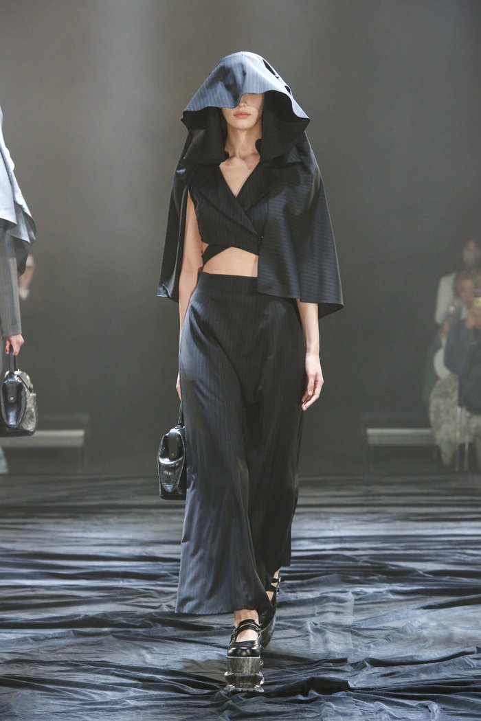 アキコアオキ（AKIKOAOKI）2023／2024年秋冬コレクション〇Rakuten Fashion Week TOKYO 2023 A/W | zoom up collection