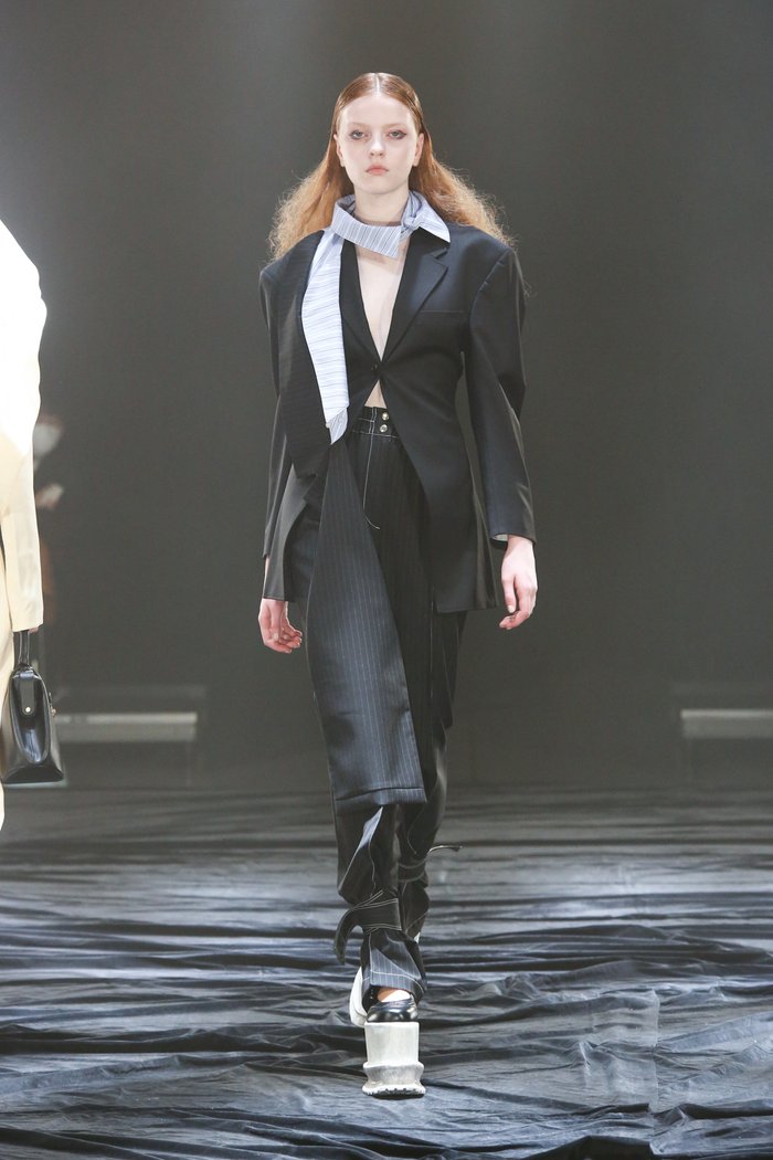 アキコアオキ（AKIKOAOKI）2023／2024年秋冬コレクション〇Rakuten Fashion Week TOKYO 2023 A/W | zoom up collection