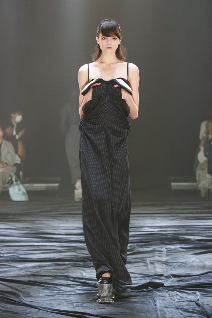 アキコアオキ（AKIKOAOKI）2023／2024年秋冬コレクション〇Rakuten Fashion Week TOKYO 2023 A/W | zoom up collection
