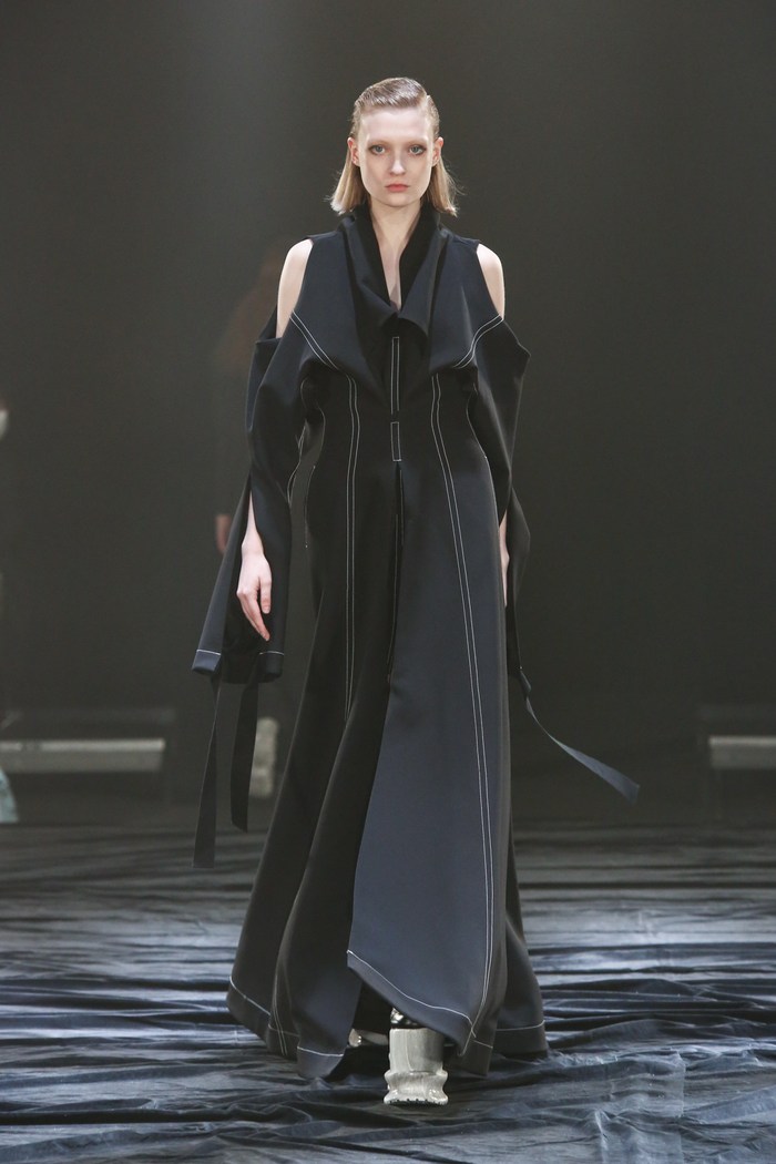 アキコアオキ（AKIKOAOKI）2023／2024年秋冬コレクション〇Rakuten Fashion Week TOKYO 2023 A/W | zoom up collection