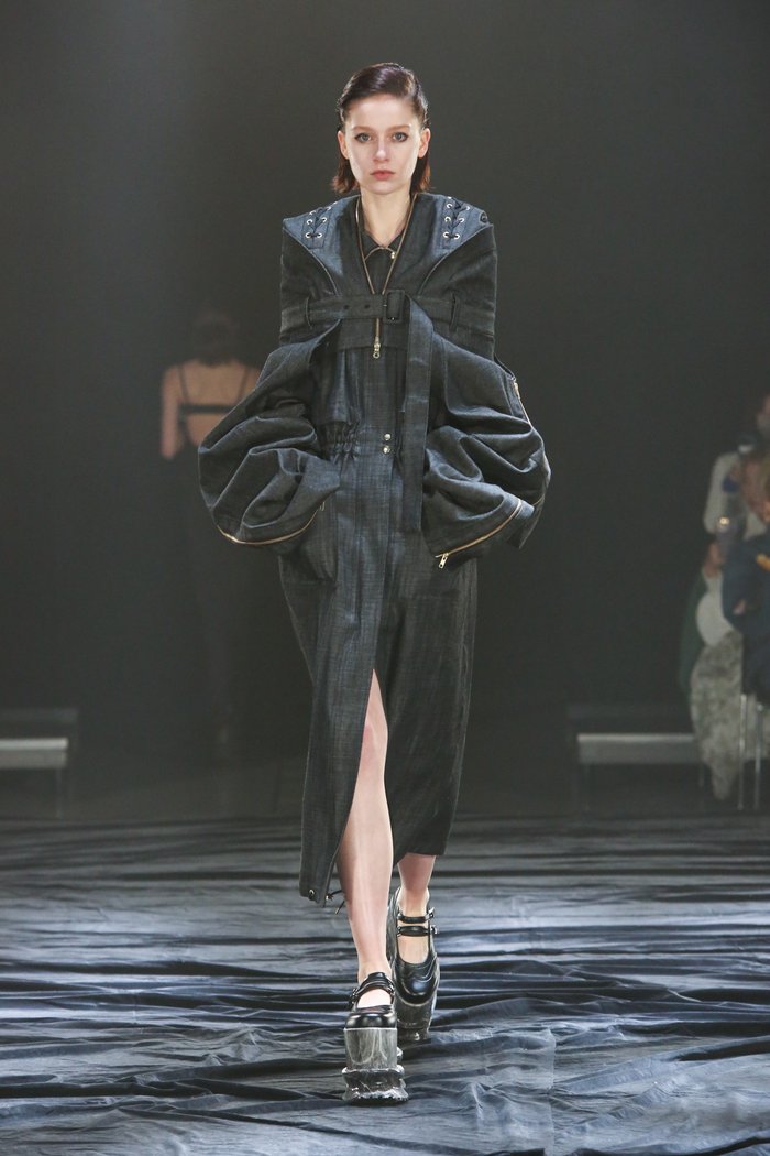 アキコアオキ（AKIKOAOKI）2023／2024年秋冬コレクション〇Rakuten Fashion Week TOKYO 2023 A/W | zoom up collection