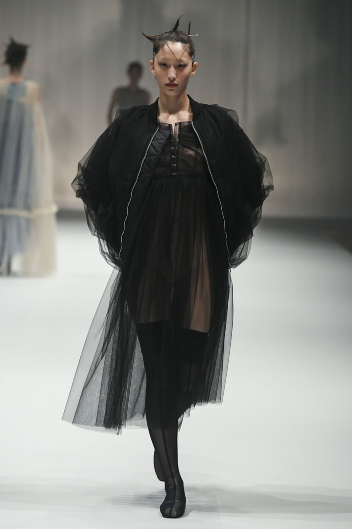 チカ キサダ（Chika Kisada）2023／2024年秋冬コレクション〇Rakuten Fashion Week TOKYO 2023 ...