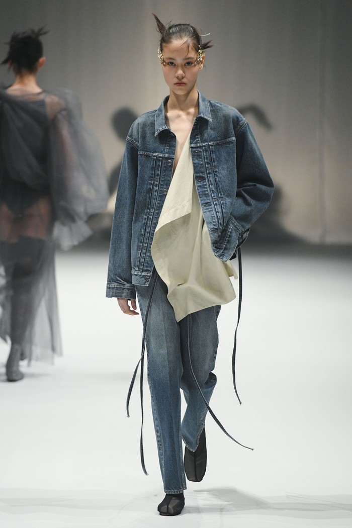 チカ キサダ（Chika Kisada）2023／2024年秋冬コレクション〇Rakuten Fashion Week TOKYO 2023 ...