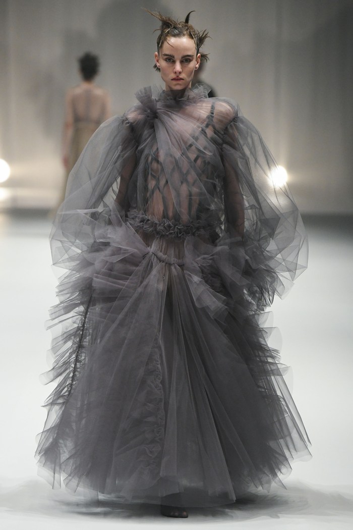 チカ キサダ（Chika Kisada）2023／2024年秋冬コレクション〇Rakuten Fashion Week TOKYO 2023 ...