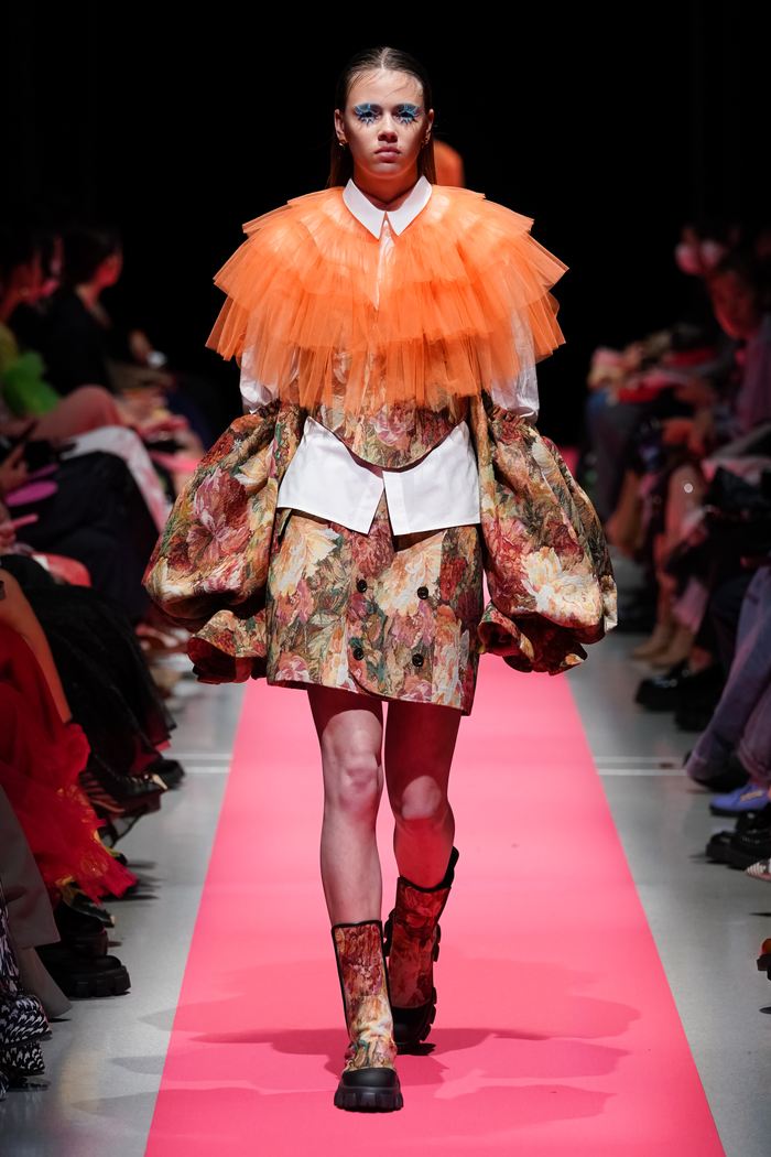 ヴィヴィアーノ（VIVIANO）2023／2024年秋冬コレクション〇Rakuten Fashion Week TOKYO 2023 A/W | zoom up collection