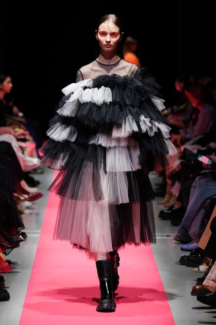 ヴィヴィアーノ（VIVIANO）2023／2024年秋冬コレクション〇Rakuten Fashion Week TOKYO 2023 A/W | zoom up collection