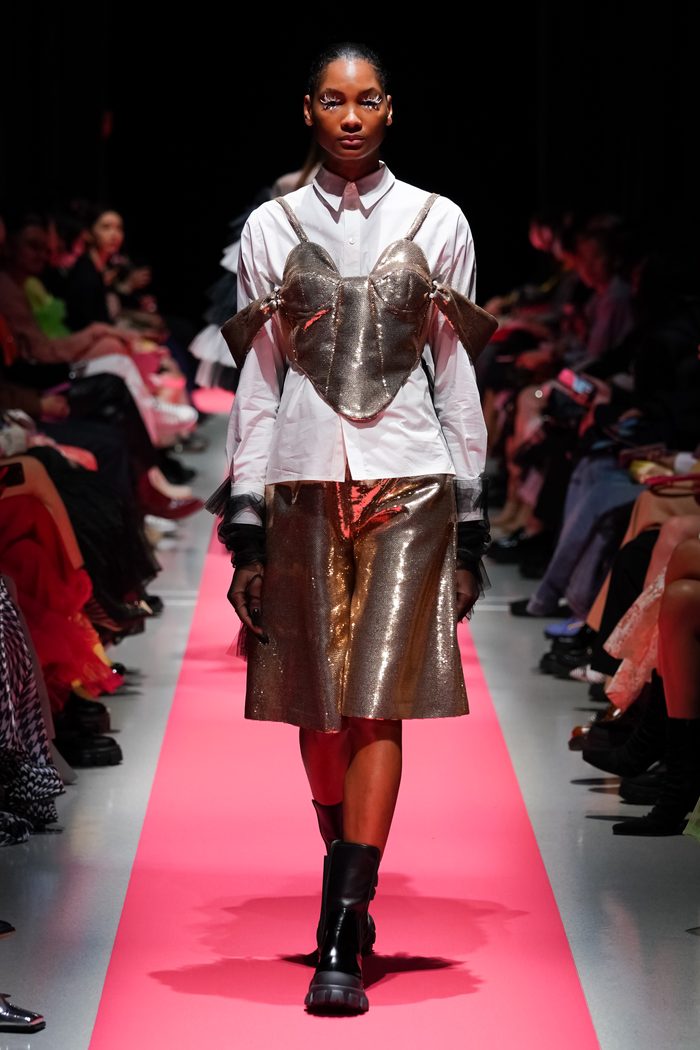 ヴィヴィアーノ（VIVIANO）2023／2024年秋冬コレクション〇Rakuten Fashion Week TOKYO 2023 A/W | zoom up collection