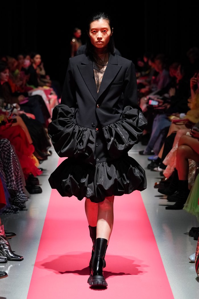 ヴィヴィアーノ（VIVIANO）2023／2024年秋冬コレクション〇Rakuten Fashion Week TOKYO 2023 A/W | zoom up collection