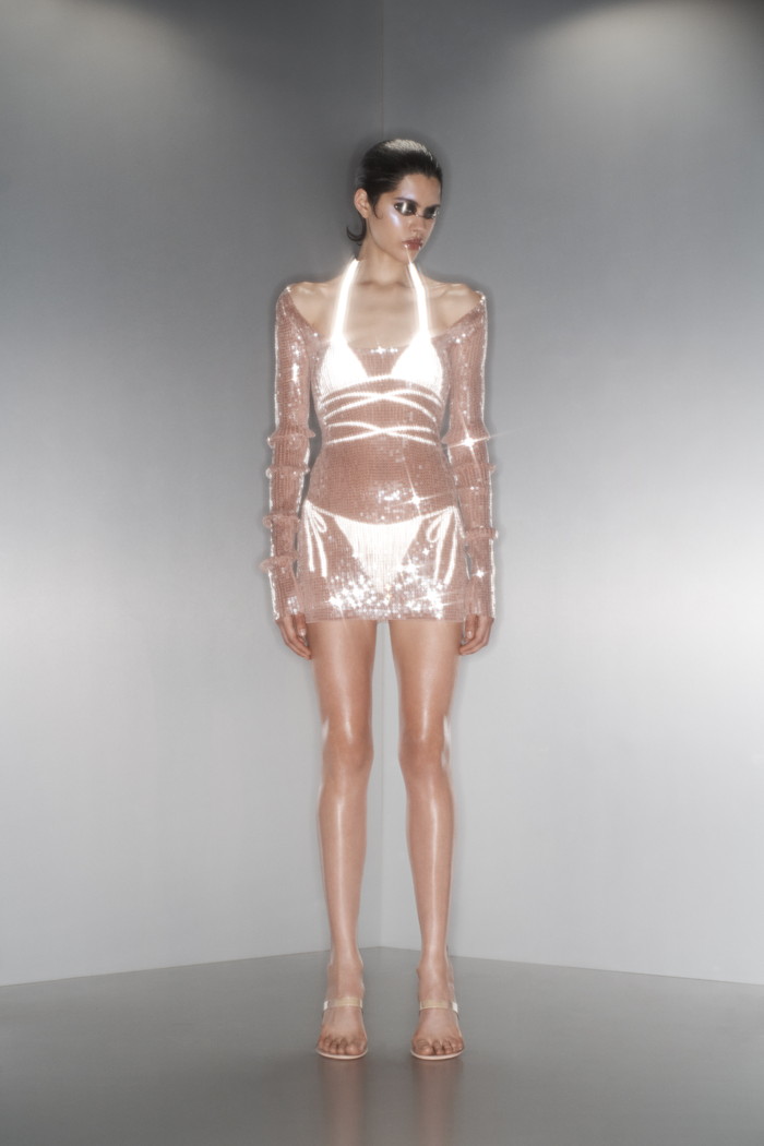 アレキサンダーワン（alexanderwang）が2023年春コレクションのルックと「Silent Siren」をテーマにしたキャンペーンを発表 | zoom up collection