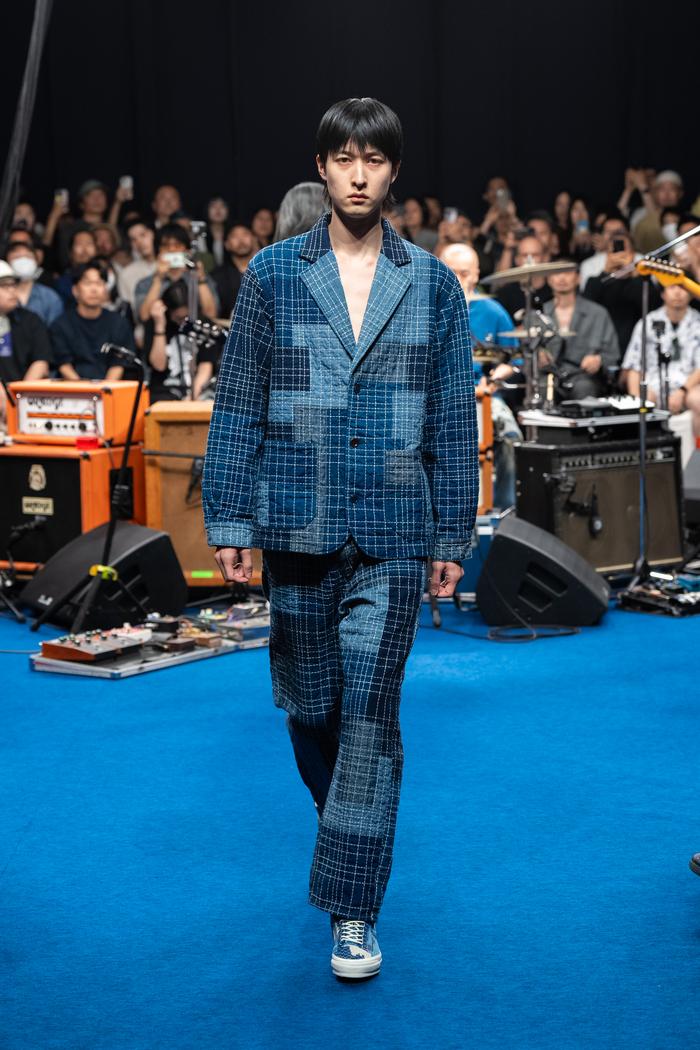 ファンダメンタル（FDMTL）が初のランウェイショーを開催。ザ・バンド・アパートのライブを交え2025年春夏コレクションを発表 | zoom ...